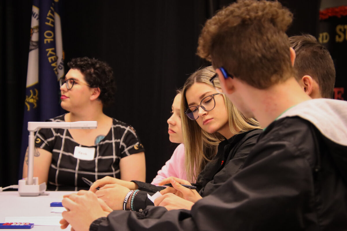 Kentucky School for the Deaf hosts warmup to regional academic bowl ...